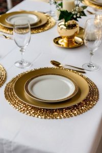 19 Gold Tablescape Ideas: Create Stunning Luxurious Dining Displays for ...
